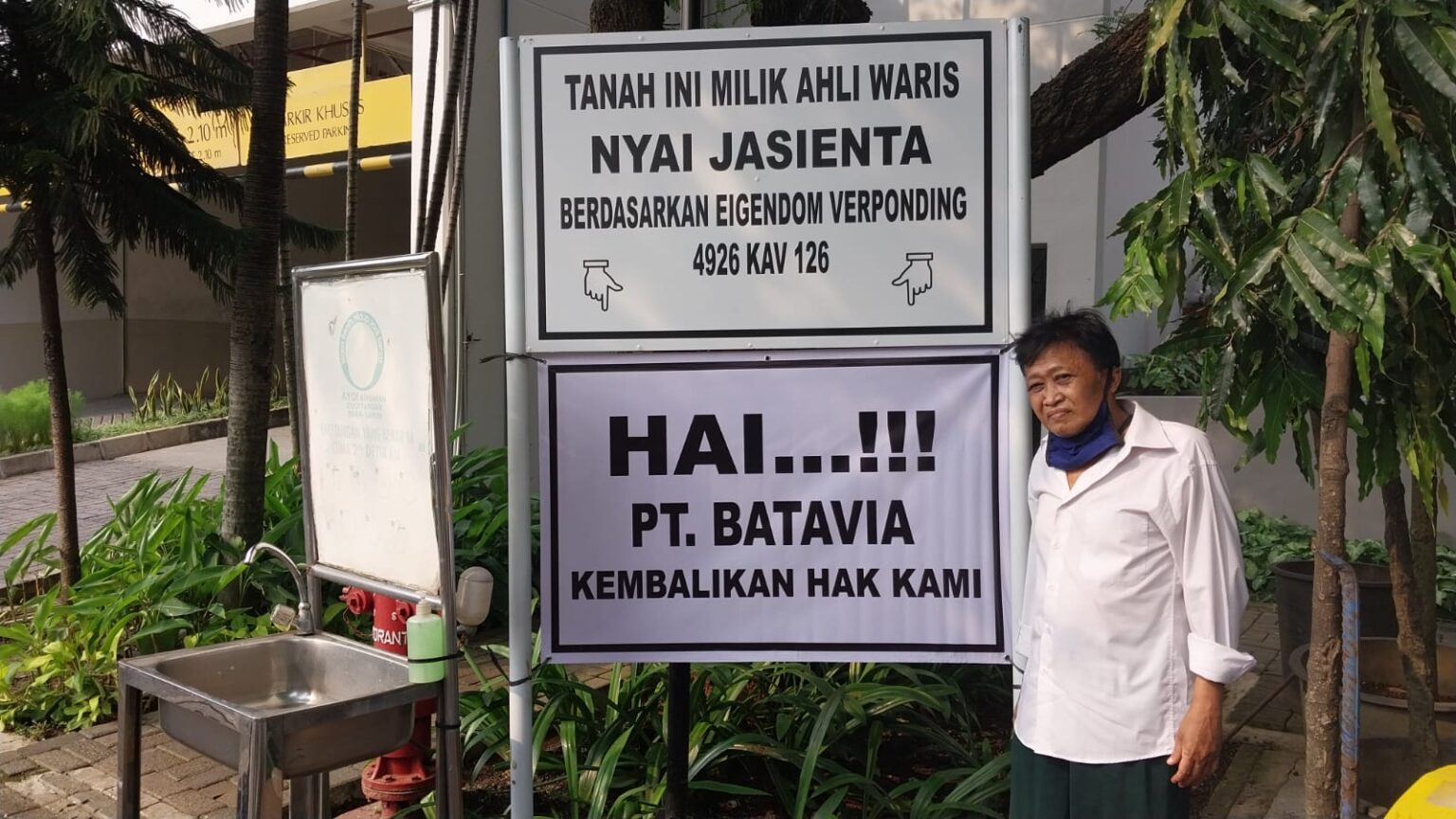 Tabrani Pasang Plang Papan Nama Hak Milik di Atas Tanah Miliknya di ...